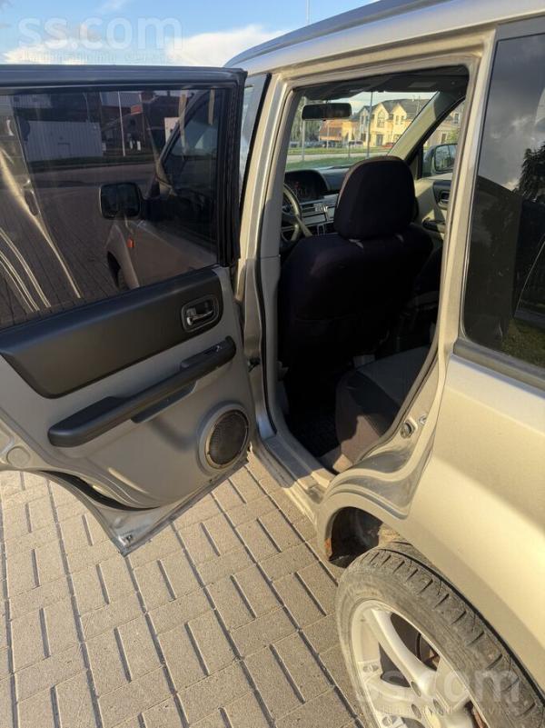 Pelēks Nissan X-Trail 2002 Rēzekne, ar dzinēja tilpumu 2.20 L un nobraukumu 257 tūkst. km par 2300 €, foto 7 vietnē AUTOMOTO.COM.LV
