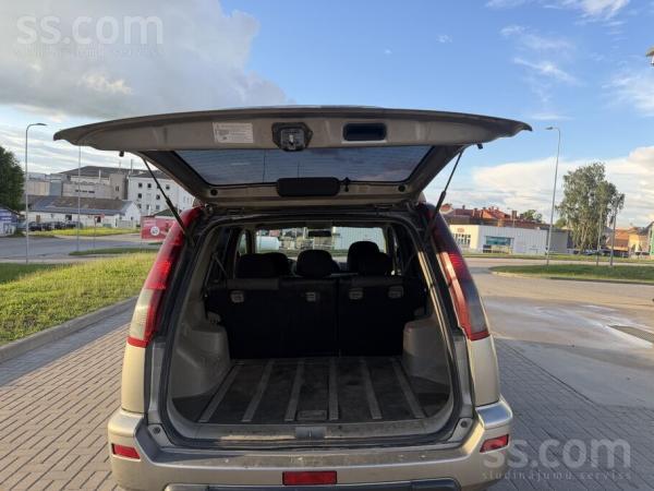 Pelēks Nissan X-Trail 2002 Rēzekne, ar dzinēja tilpumu 2.20 L un nobraukumu 257 tūkst. km par 2300 €, foto 8 vietnē AUTOMOTO.COM.LV