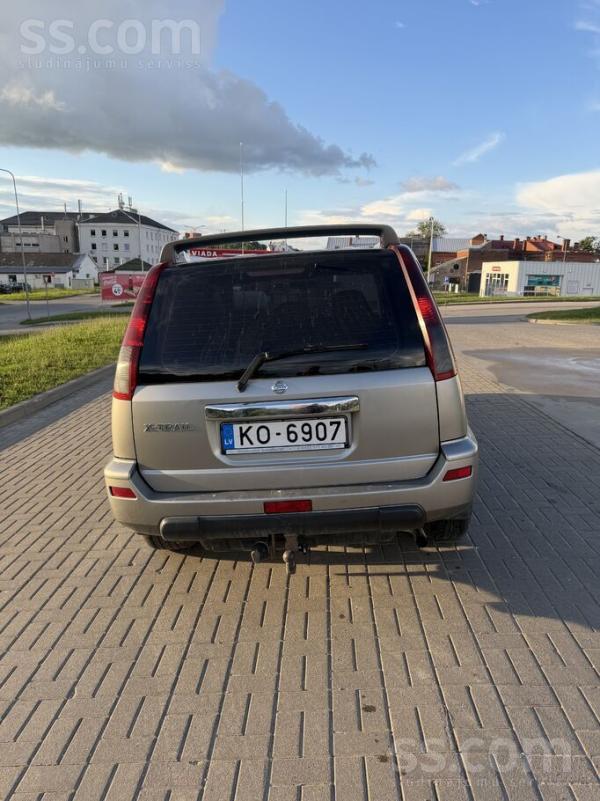 Pelēks Nissan X-Trail 2002 Rēzekne, ar dzinēja tilpumu 2.20 L un nobraukumu 257 tūkst. km par 2300 €, foto 9 vietnē AUTOMOTO.COM.LV