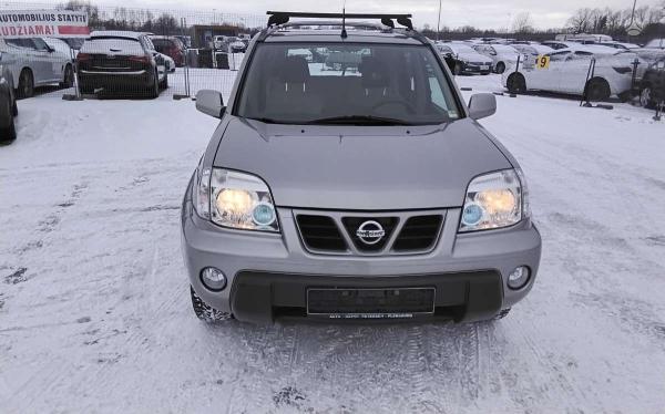 Grey Nissan X-Trail 2003 in Marijampole, with an engine capacity of 2.18 L and mileage of 124 thousand km for 2999 €, photo 1 on AUTOMOTO.COM.LV