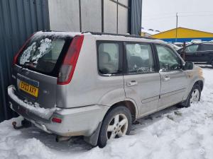Grey Nissan X-Trail 2003 in Taurage, with an engine capacity of 2.18 L and mileage of 180 thousand km for 1350 €, photo 4 on AUTOMOTO.COM.LV