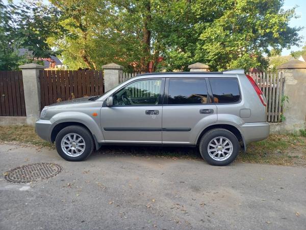 Grey Nissan X-Trail 2003 in Trakai, with an engine capacity of 2.20 L and mileage of 192 thousand km for 2600 €, photo 3 on AUTOMOTO.COM.LV