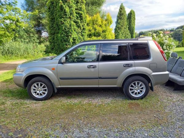 Grey Nissan X-Trail 2003 in Trakai, with an engine capacity of 2.20 L and mileage of 192 thousand km for 2600 €, photo 5 on AUTOMOTO.COM.LV