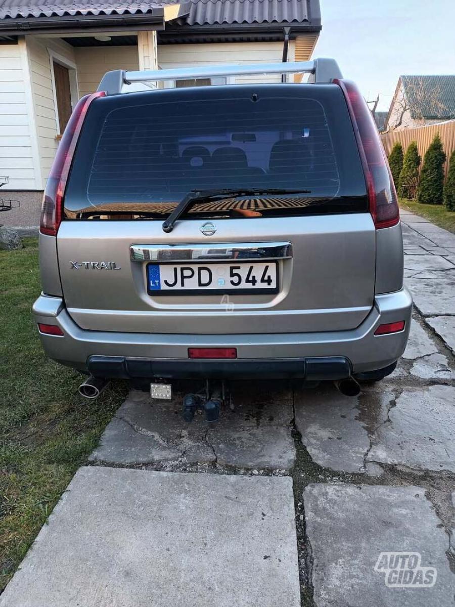 Pelēks Nissan X-Trail 2003 Alīta, ar dzinēja tilpumu 2.20 L un nobraukumu 246 tūkst. km par 2000 €, foto 12 vietnē AUTOMOTO.COM.LV