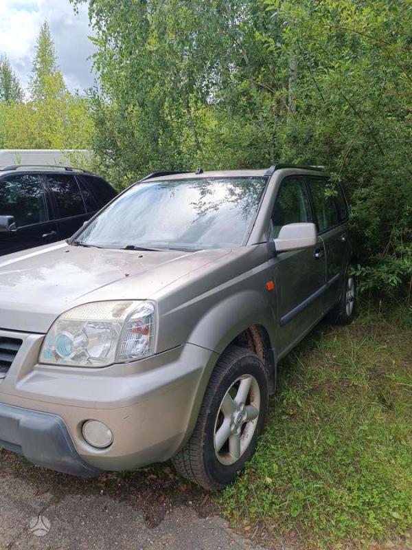 Grey Nissan X-Trail 2003 in Mazeikiai, with an engine capacity of 2.18 L and mileage of 335 thousand km for 600 €, photo 2 on AUTOMOTO.COM.LV