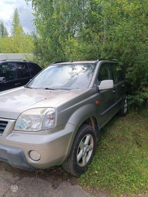 Grey Nissan X-Trail 2003 in Mazeikiai, with an engine capacity of 2.18 L and mileage of 335 thousand km for 600 €, photo 3 on AUTOMOTO.COM.LV