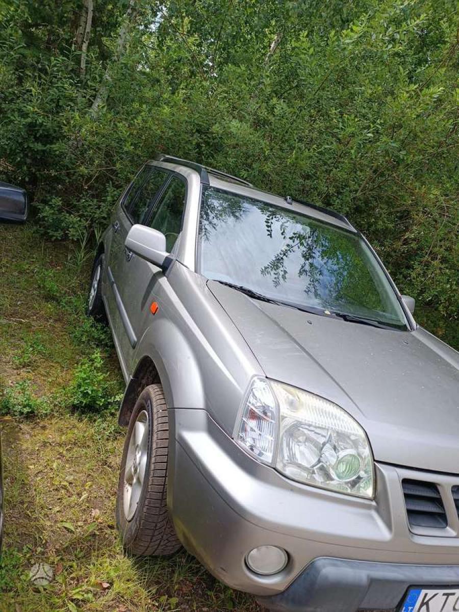 Grey Nissan X-Trail 2003 in Mazeikiai, with an engine capacity of 2.18 L and mileage of 335 thousand km for 600 €, photo 4 on AUTOMOTO.COM.LV