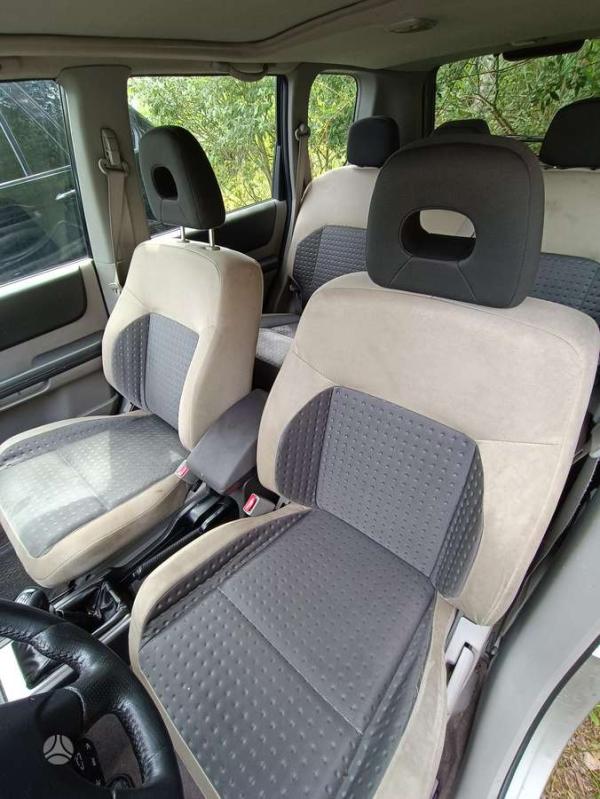 Grey Nissan X-Trail 2003 in Mazeikiai, with an engine capacity of 2.18 L and mileage of 335 thousand km for 600 €, photo 4 on AUTOMOTO.COM.LV