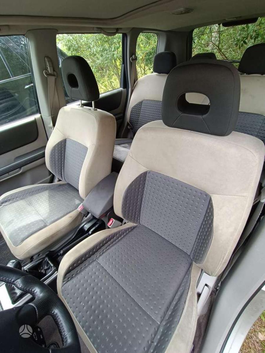 Grey Nissan X-Trail 2003 in Mazeikiai, with an engine capacity of 2.18 L and mileage of 335 thousand km for 600 €, photo 5 on AUTOMOTO.COM.LV