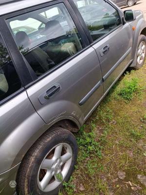 Grey Nissan X-Trail 2003 in Mazeikiai, with an engine capacity of 2.18 L and mileage of 335 thousand km for 600 €, photo 7 on AUTOMOTO.COM.LV