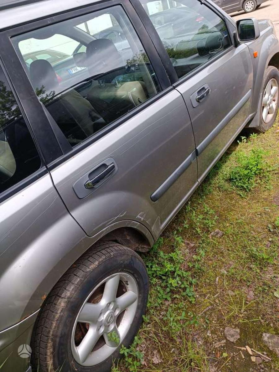 Grey Nissan X-Trail 2003 in Mazeikiai, with an engine capacity of 2.18 L and mileage of 335 thousand km for 600 €, photo 7 on AUTOMOTO.COM.LV