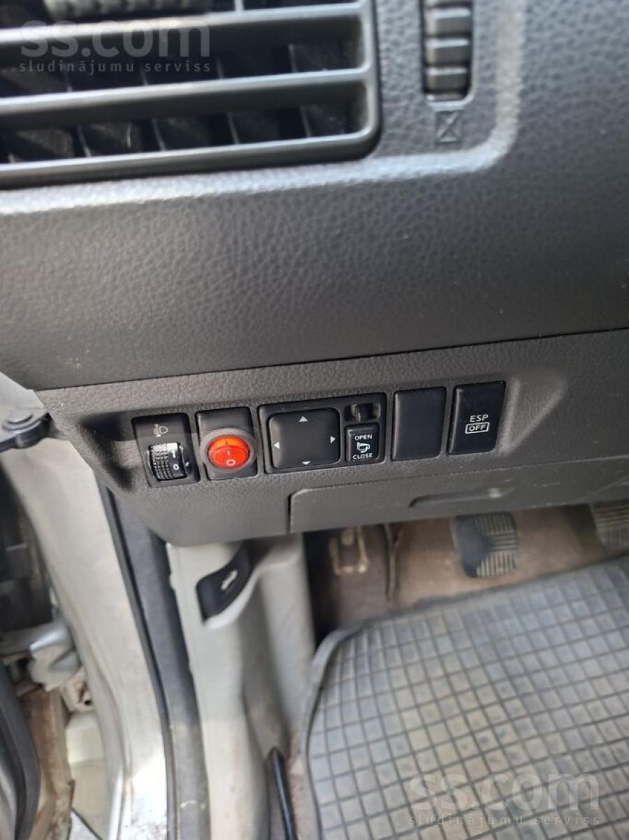 Pelēks Nissan X-Trail 2003 Ventspils, ar dzinēja tilpumu 2.20 L un nobraukumu 427 tūkst. km par 1300 €, foto 4 vietnē AUTOMOTO.COM.LV