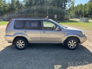 Pelēks Nissan X-Trail 2003 Ogre, ar dzinēja tilpumu 2.20 L un nobraukumu 320 tūkst. km par 1800 €, foto 4 vietnē AUTOMOTO.COM.LV