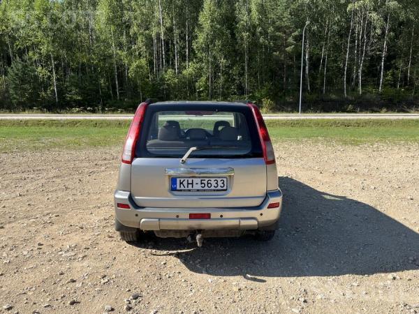 Grey Nissan X-Trail 2003 in Ogre, with an engine capacity of 2.20 L and mileage of 320 thousand km for 1800 €, photo 5 on AUTOMOTO.COM.LV