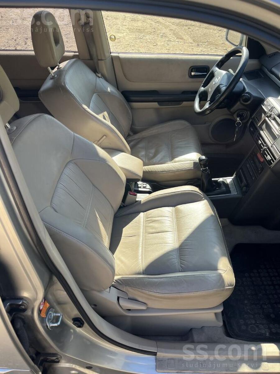Pelēks Nissan X-Trail 2003 Ogre, ar dzinēja tilpumu 2.20 L un nobraukumu 320 tūkst. km par 1800 €, foto 9 vietnē AUTOMOTO.COM.LV