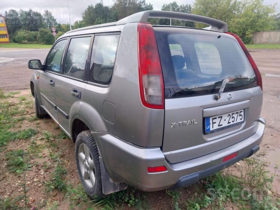 Grey Nissan X-Trail 2003 in Ludza, with an engine capacity of 2.20 L and mileage of 330 thousand km for 950 €, photo 3 on AUTOMOTO.COM.LV
