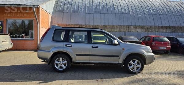Pelēks Nissan X-Trail 2003 Valmiera, ar dzinēja tilpumu 2.20 L un nobraukumu 201 tūkst. km par 1600 €, foto 3 vietnē AUTOMOTO.COM.LV