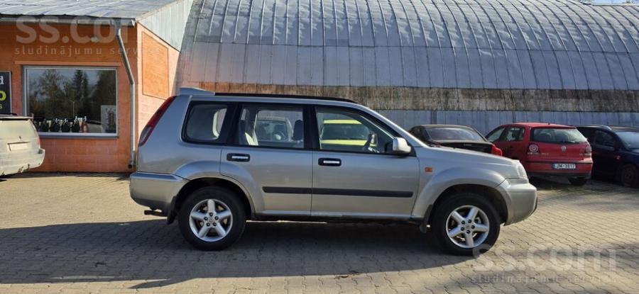 Pelēks Nissan X-Trail 2003 Valmiera, ar dzinēja tilpumu 2.20 L un nobraukumu 201 tūkst. km par 1600 €, foto 3 vietnē AUTOMOTO.COM.LV