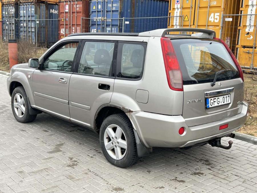 Grey Nissan X-Trail 2004 in Vilnius, with an engine capacity of 2.18 L and mileage of 240 thousand km for 1350 €, photo 4 on AUTOMOTO.COM.LV
