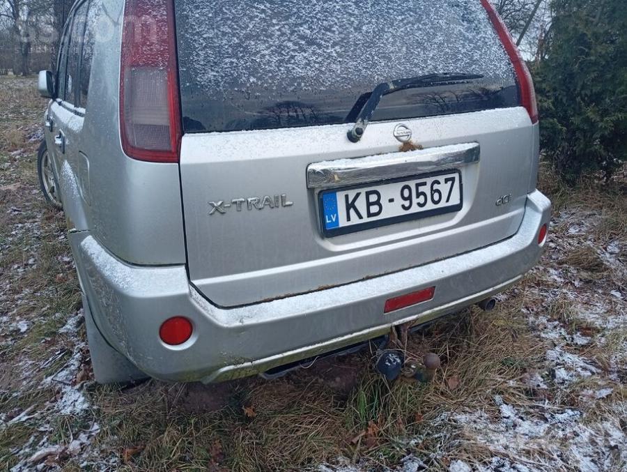 Pelēks Nissan X-Trail 2004 Valka, ar dzinēja tilpumu 2.20 L un nobraukumu 400 tūkst. km par 1200 €, foto 3 vietnē AUTOMOTO.COM.LV