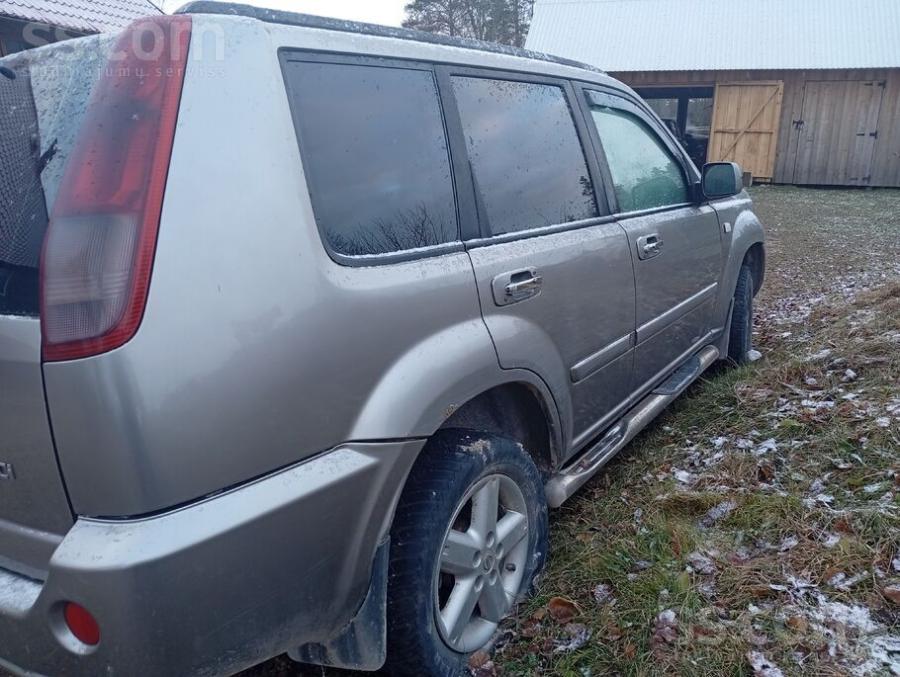 Pelēks Nissan X-Trail 2004 Valka, ar dzinēja tilpumu 2.20 L un nobraukumu 400 tūkst. km par 1200 €, foto 5 vietnē AUTOMOTO.COM.LV