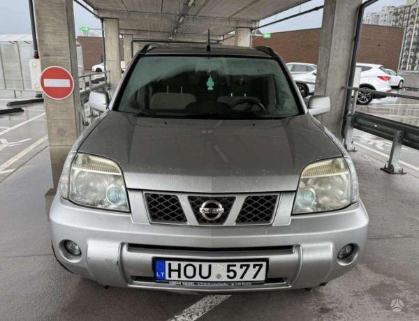 Pelēks Nissan X-Trail 2004 Viļņa, ar dzinēja tilpumu 2.20 L un nobraukumu 300 tūkst. km par 950 €, foto 2 vietnē AUTOMOTO.COM.LV