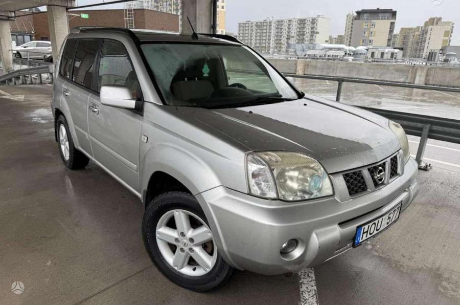Pelēks Nissan X-Trail 2004 Viļņa, ar dzinēja tilpumu 2.20 L un nobraukumu 300 tūkst. km par 950 €, foto 3 vietnē AUTOMOTO.COM.LV
