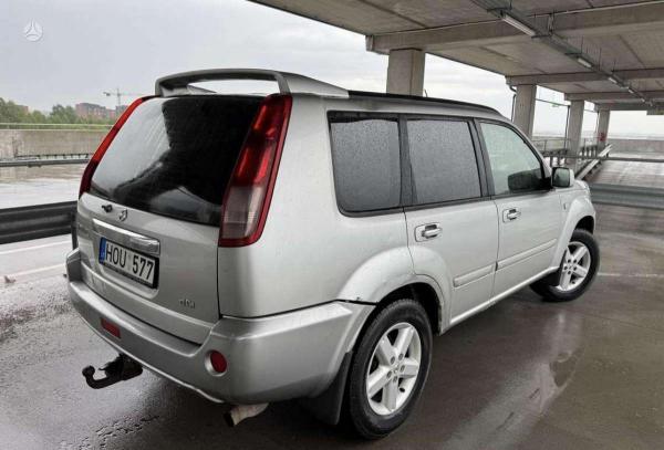 Pelēks Nissan X-Trail 2004 Viļņa, ar dzinēja tilpumu 2.20 L un nobraukumu 300 tūkst. km par 950 €, foto 4 vietnē AUTOMOTO.COM.LV