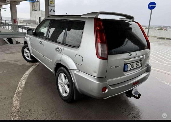Pelēks Nissan X-Trail 2004 Viļņa, ar dzinēja tilpumu 2.20 L un nobraukumu 300 tūkst. km par 950 €, foto 8 vietnē AUTOMOTO.COM.LV