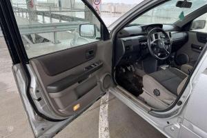 Pelēks Nissan X-Trail 2004 Viļņa, ar dzinēja tilpumu 2.20 L un nobraukumu 300 tūkst. km par 950 €, foto 9 vietnē AUTOMOTO.COM.LV