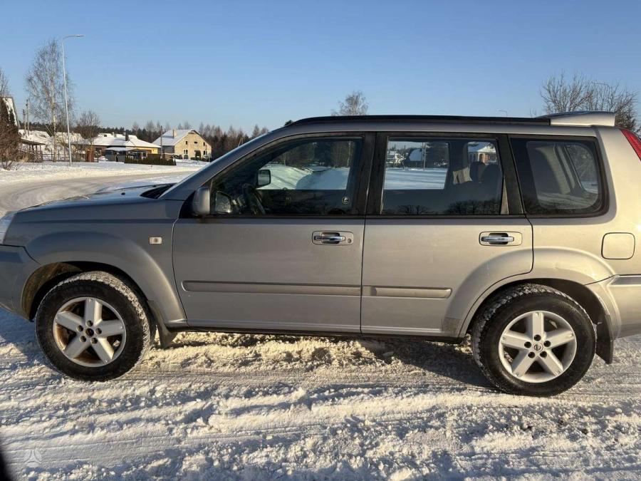 Grey Nissan X-Trail 2004 in Taurage, with an engine capacity of 2.18 L and mileage of 240 thousand km for 2200 €, photo 2 on AUTOMOTO.COM.LV