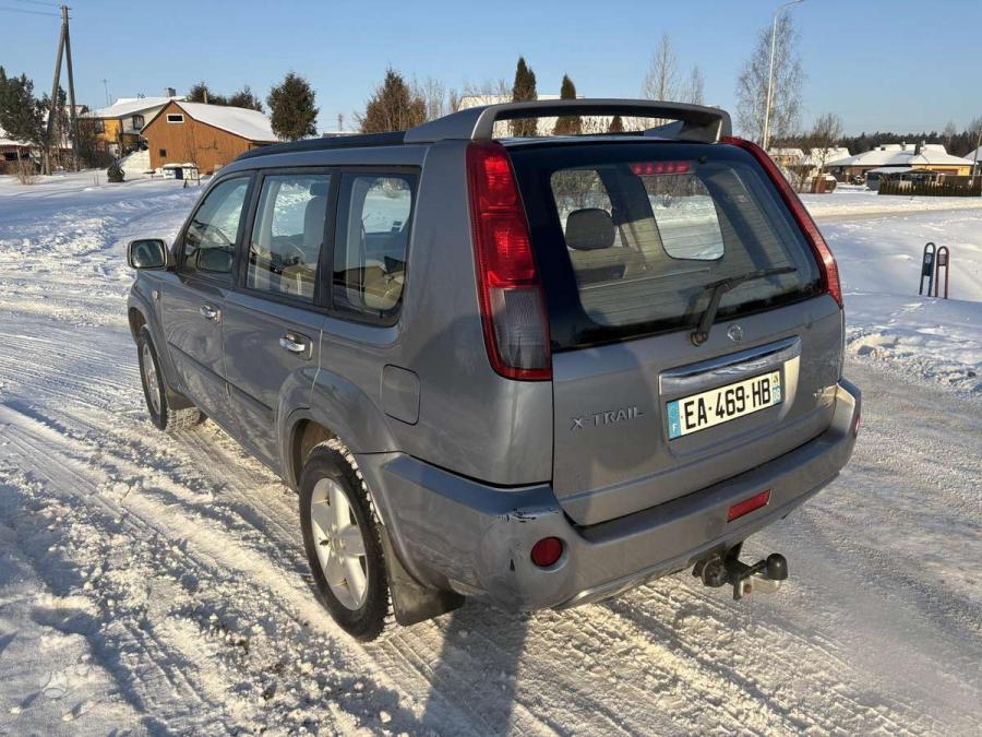 Grey Nissan X-Trail 2004 in Taurage, with an engine capacity of 2.18 L and mileage of 240 thousand km for 2200 €, photo 3 on AUTOMOTO.COM.LV