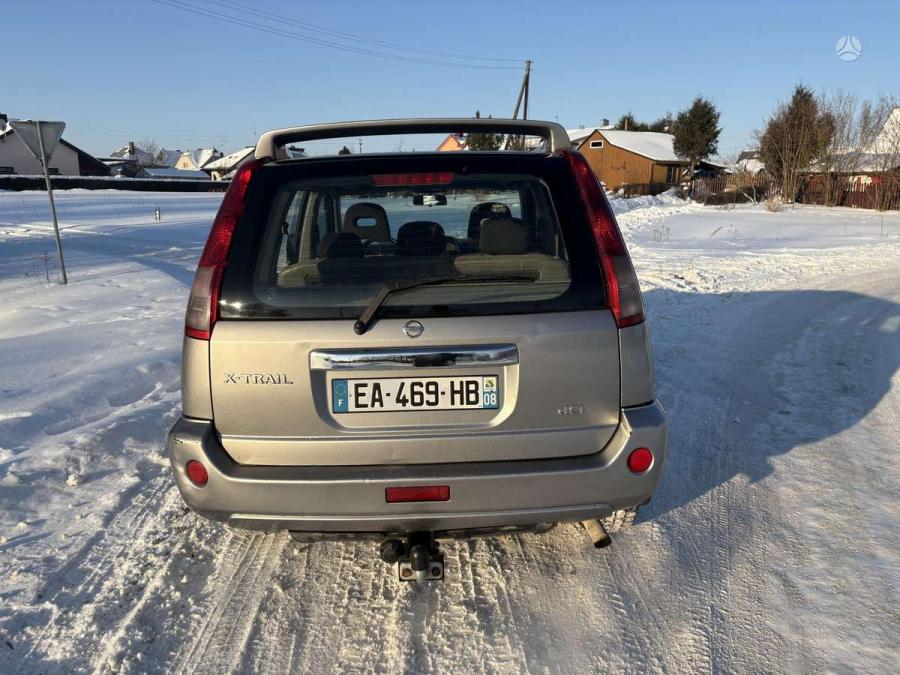 Grey Nissan X-Trail 2004 in Taurage, with an engine capacity of 2.18 L and mileage of 240 thousand km for 2200 €, photo 4 on AUTOMOTO.COM.LV