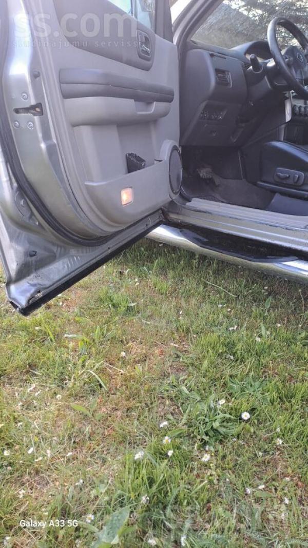 Pelēks Nissan X-Trail 2004 Tukums, ar dzinēja tilpumu 2.50 L un nobraukumu 271 tūkst. km par 1500 €, foto 10 vietnē AUTOMOTO.COM.LV