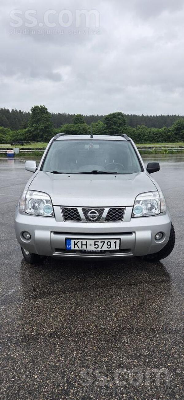 Pelēks Nissan X-Trail 2004 Valmiera, ar dzinēja tilpumu 2.20 L un nobraukumu 436 tūkst. km par 2704 €, foto 3 vietnē AUTOMOTO.COM.LV