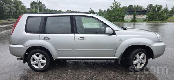 Pelēks Nissan X-Trail 2004 Valmiera, ar dzinēja tilpumu 2.20 L un nobraukumu 436 tūkst. km par 2704 €, foto 5 vietnē AUTOMOTO.COM.LV