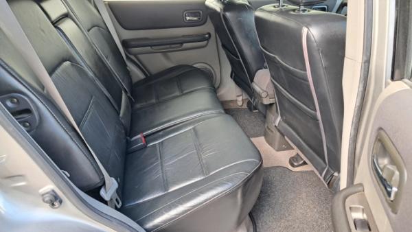 Pelēks Nissan X-Trail 2004 Rīga, ar dzinēja tilpumu 2.20 L un nobraukumu 212 tūkst. km par 3950 €, foto 4 vietnē AUTOMOTO.COM.LV