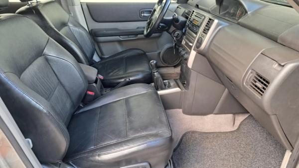 Grey Nissan X-Trail 2004 in Riga, with an engine capacity of 2.20 L and mileage of 212 thousand km for 3950 €, photo 3 on AUTOMOTO.COM.LV