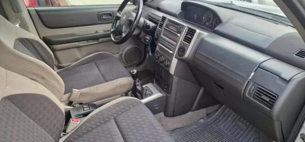 Grey Nissan X-Trail 2004 in Valmiera, with an engine capacity of 2.20 L and mileage of 302 thousand km for 1100 €, photo 9 on AUTOMOTO.COM.LV
