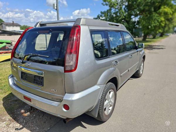 Pelēks Nissan X-Trail 2004 Marijampole, ar dzinēja tilpumu 2.18 L un nobraukumu 330 tūkst. km par 2599 €, foto 3 vietnē AUTOMOTO.COM.LV