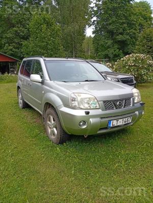 Pelēks Nissan X-Trail 2004 Daugavpils, ar dzinēja tilpumu 2.50 L un nobraukumu 292 tūkst. km par 1690 €, foto  vietnē AUTOMOTO.COM.LV