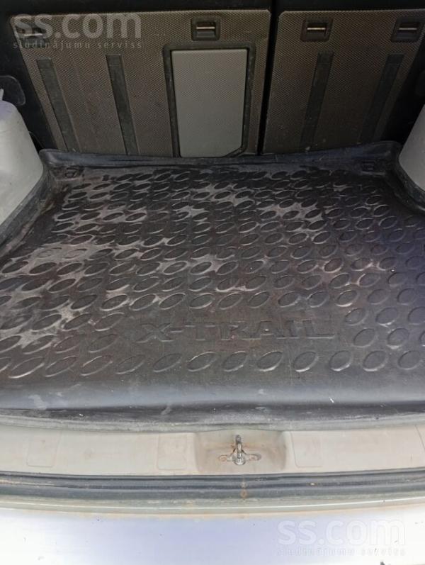 Pelēks Nissan X-Trail 2004 Daugavpils, ar dzinēja tilpumu 2.50 L un nobraukumu 292 tūkst. km par 1690 €, foto 6 vietnē AUTOMOTO.COM.LV
