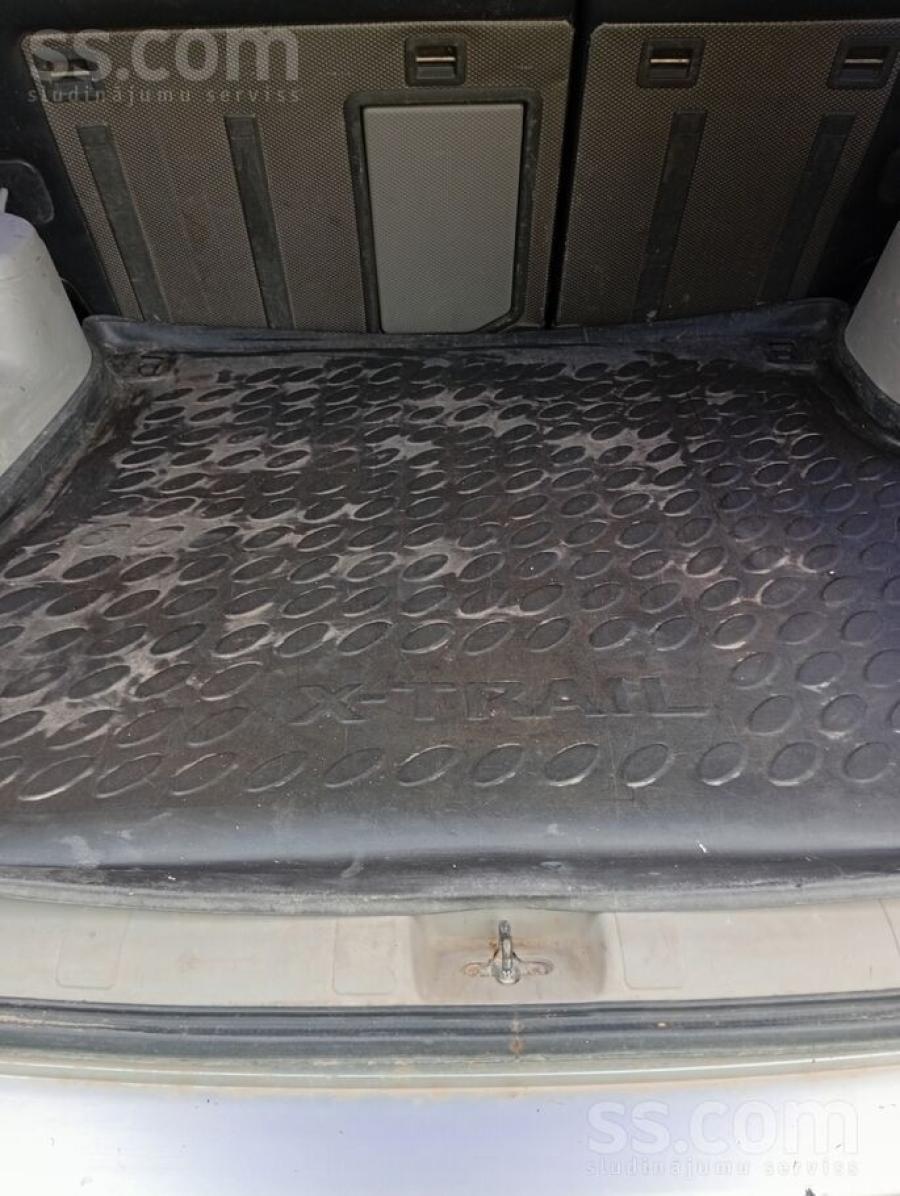 Pelēks Nissan X-Trail 2004 Daugavpils, ar dzinēja tilpumu 2.50 L un nobraukumu 292 tūkst. km par 1690 €, foto 7 vietnē AUTOMOTO.COM.LV