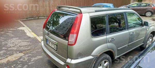 Pelēks Nissan X-Trail 2004 Rīga, ar dzinēja tilpumu 2.50 L un nobraukumu 320 tūkst. km par 1000 €, foto 1 vietnē AUTOMOTO.COM.LV