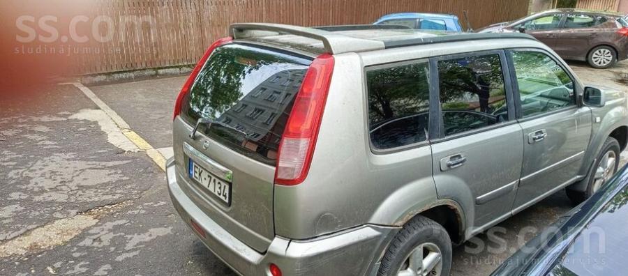 Grey Nissan X-Trail 2004 in Riga, with an engine capacity of 2.50 L and mileage of 320 thousand km for 1000 €, photo 1 on AUTOMOTO.COM.LV