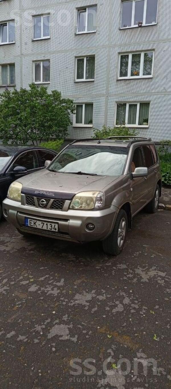 Pelēks Nissan X-Trail 2004 Rīga, ar dzinēja tilpumu 2.50 L un nobraukumu 320 tūkst. km par 1000 €, foto 2 vietnē AUTOMOTO.COM.LV