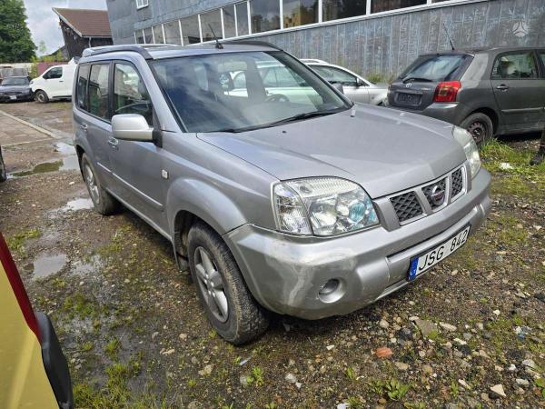 Pelēks Nissan X-Trail 2004 Viļņa, ar dzinēja tilpumu 2.18 L un nobraukumu 382 tūkst. km par 1000 €, foto 1 vietnē AUTOMOTO.COM.LV