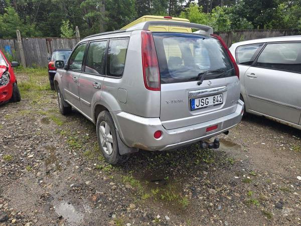 Grey Nissan X-Trail 2004 in Vilnius, with an engine capacity of 2.18 L and mileage of 382 thousand km for 1000 €, photo 4 on AUTOMOTO.COM.LV