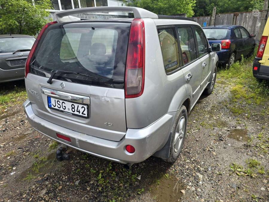 Grey Nissan X-Trail 2004 in Vilnius, with an engine capacity of 2.18 L and mileage of 382 thousand km for 1000 €, photo 7 on AUTOMOTO.COM.LV