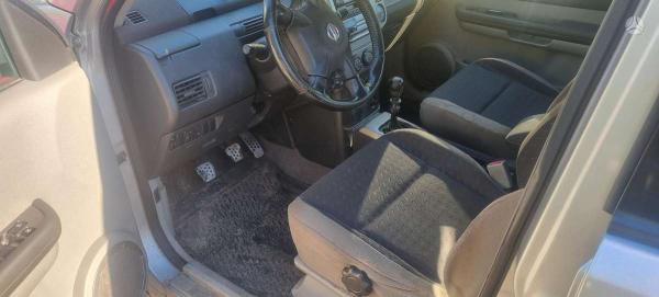 Grey Nissan X-Trail 2004 in Vilnius, with an engine capacity of 2.18 L and mileage of 382 thousand km for 1000 €, photo 7 on AUTOMOTO.COM.LV